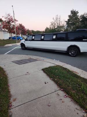 2023 Average Limousine Rental Cost (with Price Factors)